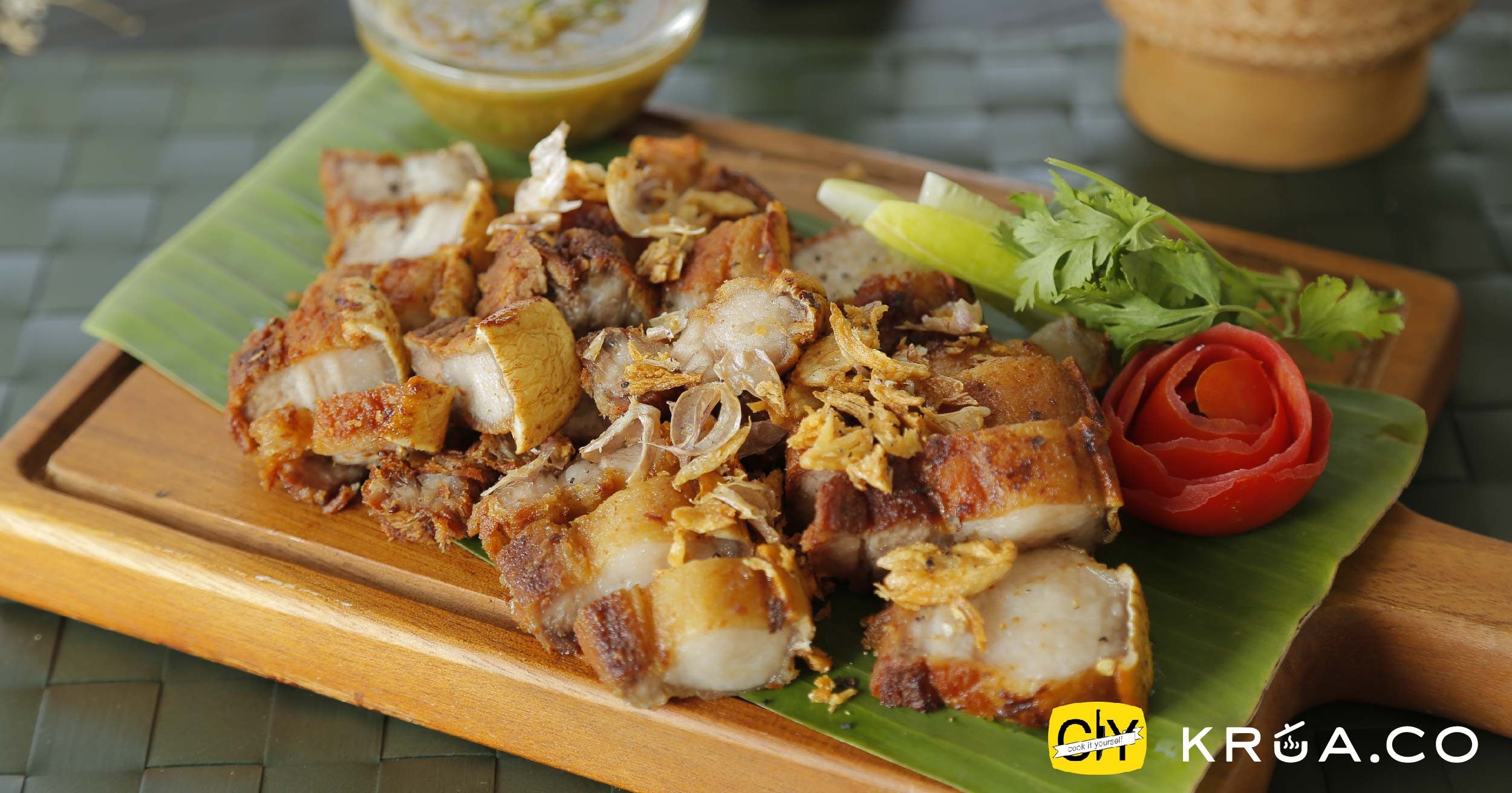 หมูสามชั้นทอดน้ำปลา by KRUA.CO
